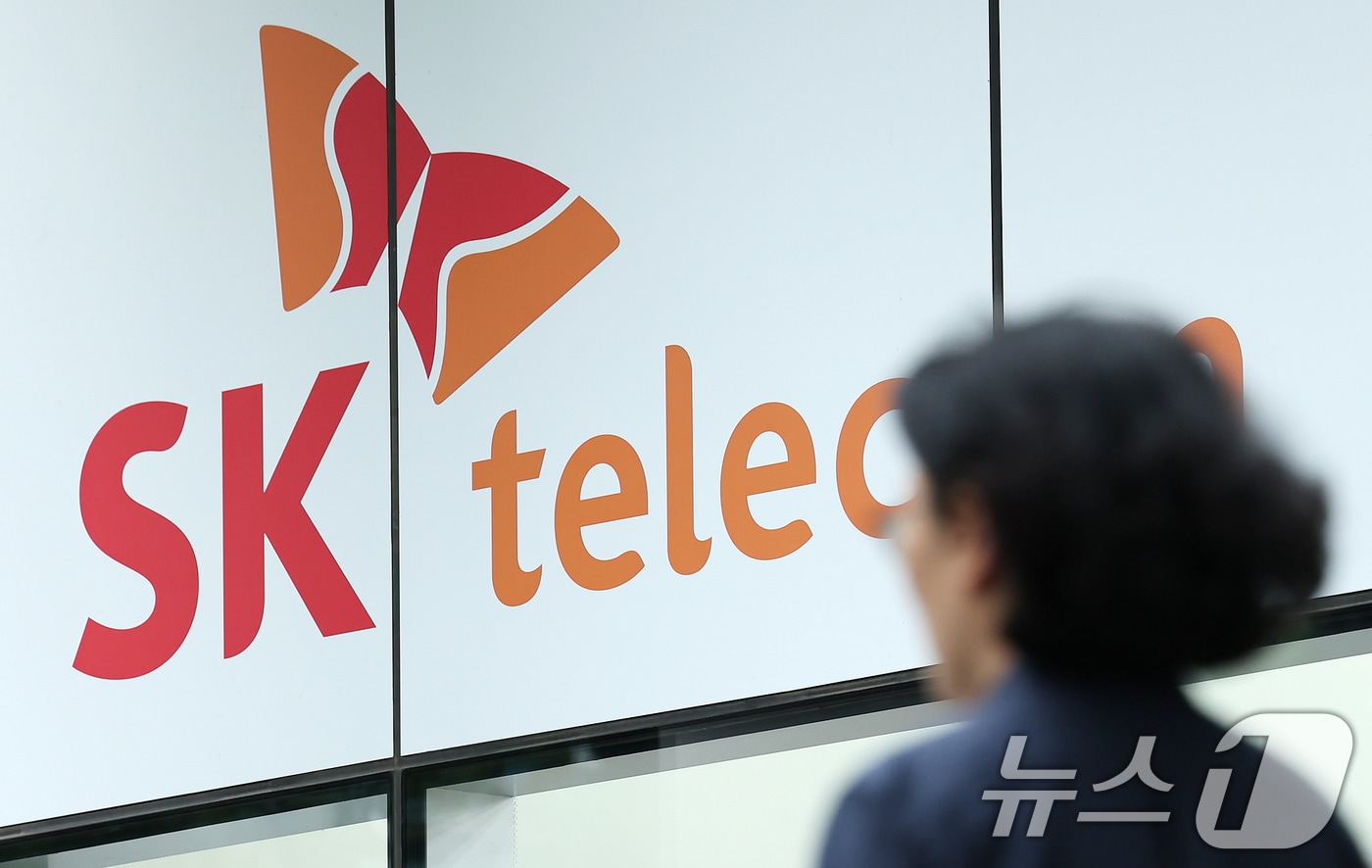 SKT 위약금 면제 발표 후 이탈 7만5000여명…순감 3만명 육박 - 뉴스1