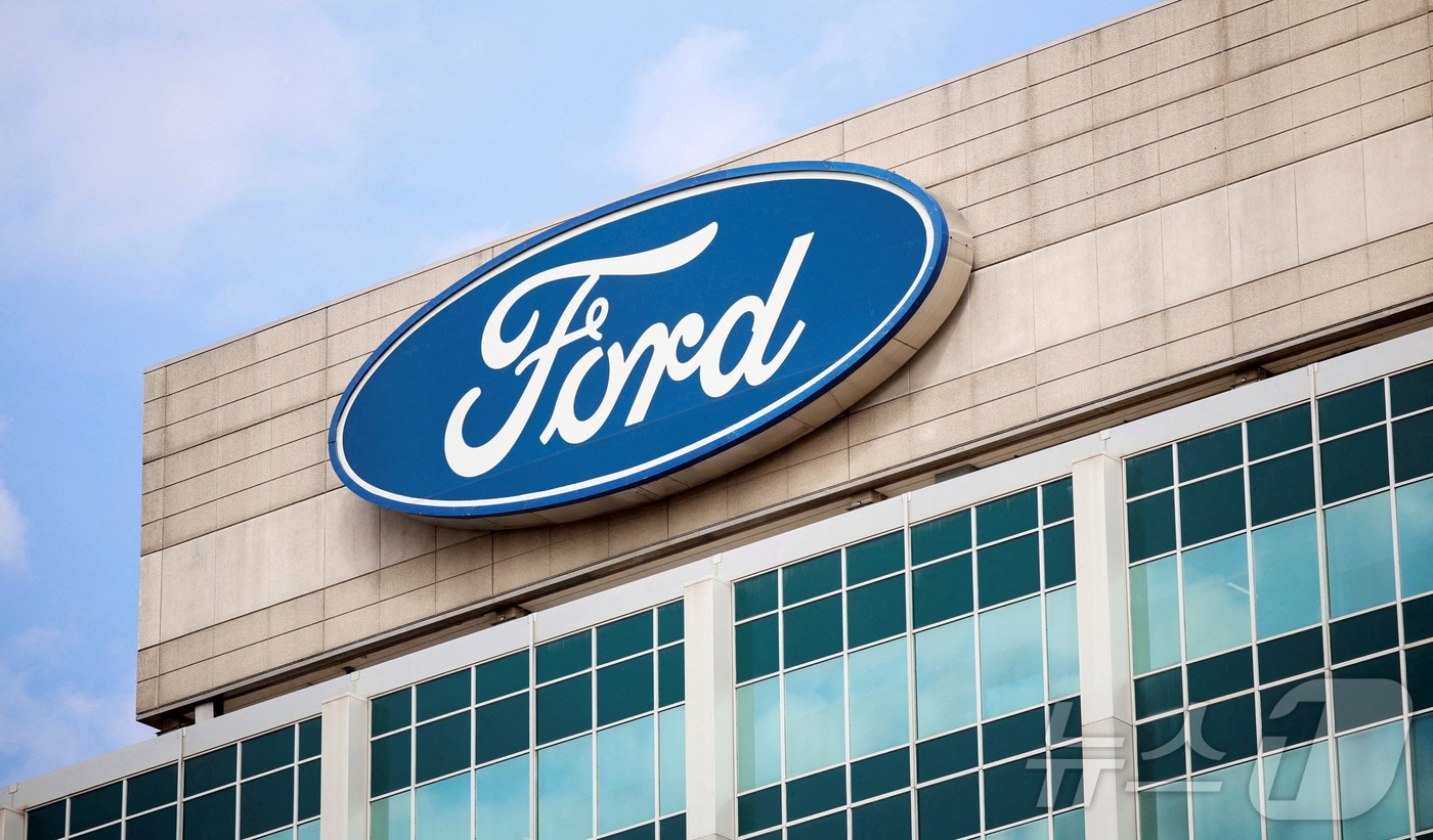 '보조금 폐지' 美 가성비 전쟁…포드·GM, LFP 탑재 전기차 출시 예고 - 뉴스1