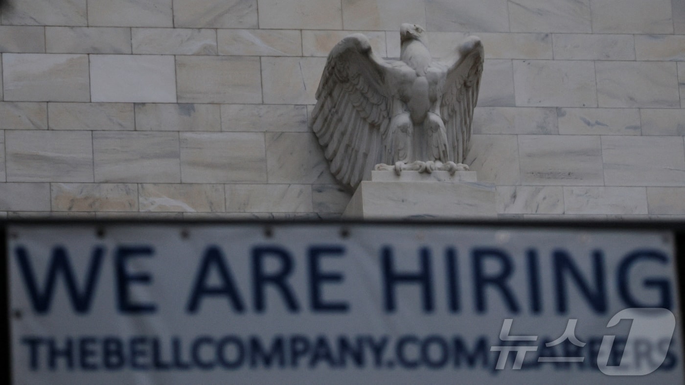 FOMC 기준금리 4~4.25%, 예상대로 0.25%p 인하…올해 2번 추가 인하(상보) - 뉴스1