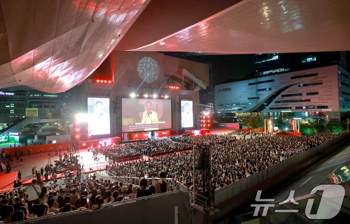 [뉴스1 PICK]30주년 맞은 부산국제영화제 '화려한 개막' - 뉴스1