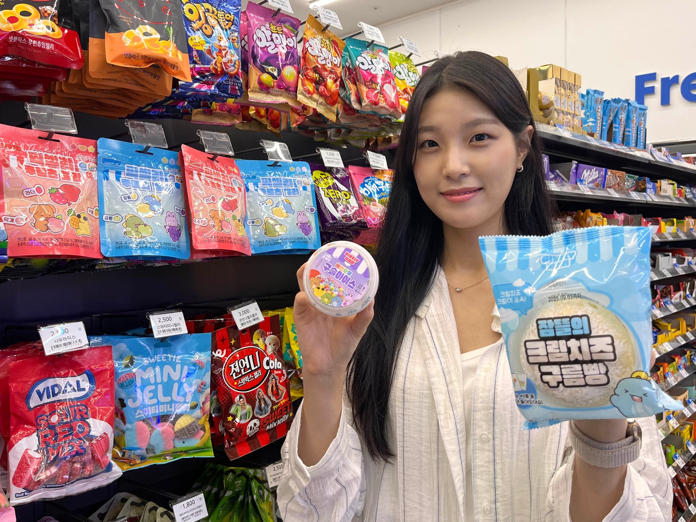 GS25, '픽셀리 시리즈' 출시 한 달 만에 200만 개 판매 - 뉴스1